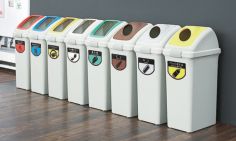 商品説明 蓋が選べる分別ダストボックス。広い用途で使用できます。容量40L。ボディは袋止め付き！内袋を簡単・確実にセットできます。しっかりと固定できる蓋ロック！万一の転倒時にも外れにくい構造です。便利で衛生的なプッシュ蓋！内容物が見えず臭い...