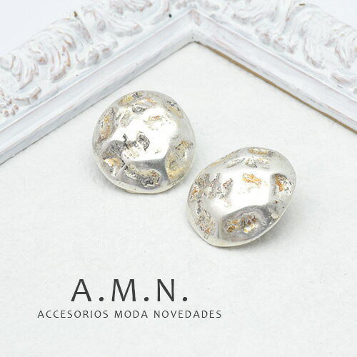 商品詳細材質真鍮サイズ約2.2x2.4cm重さ重さ約10g(片方)ご注意ご視聴のモニターにより、実際の色と異なって見える場合がございます。また写真は原寸大ではございません。細部パーツの仕様は予告なく変更となる場合がございます。多少画像との違...