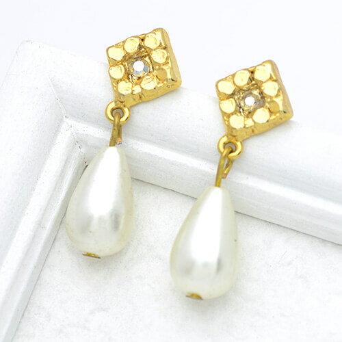 商品詳細材質合金、プラスチックサイズ約3.2x1.1cm重さ重さ約2g(片方)ご注意ご視聴のモニターにより、実際の色と異なって見える場合がございます。また写真は原寸大ではございません。細部パーツの仕様は予告なく変更となる場合がございます。多...