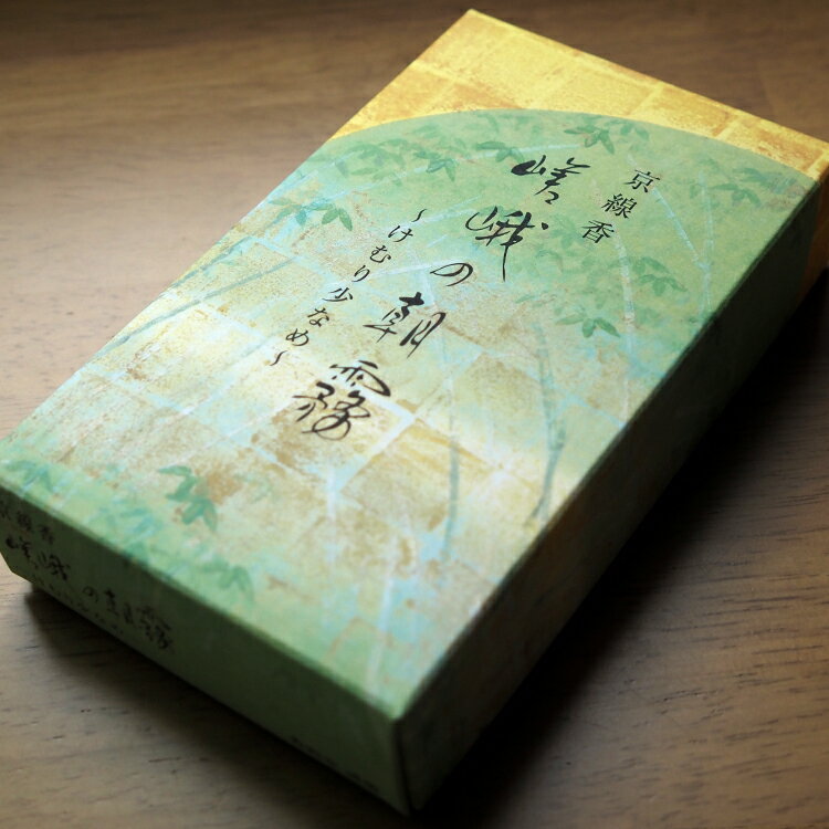 香彩堂さんの「山紫水明」シリーズのお線香です。 山紫とは、紫のたなびきたる雲・・・と 枕草子の一節にも歌われているように、 京都の山の峰々に掛かった雲が紫色に輝き、 その光の輝く様は人々を魅了してきました。 また水明とは京都に流れる清流、加...