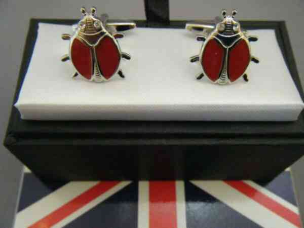 ギフト対応 英国の専門ショップの新品「Cufflinks」です。 この商品はコンバーチブルカフ（ボタン止め兼用）シャツよりも、ちゃんと したフレンチカフ（SorW)シャツにアジャストすると一段とエレガントに 又キュートに「映える」魅惑の英国...