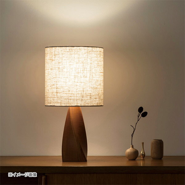 照らす、眺める、触れる。くつろぎの空間を照らし出す、工芸品のような間接照明カティテーブルライト。陰影をグラデーションとオブジェさながらの佇まいは、格調高いハイクラスな空間演出に。上方向へ進むにつれてねじれていくウッドベースのしなやかな形状や...