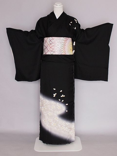 激安　在庫処分黒地にぼかし入り桜柄正絹訪問着（未仕立）&nbsp;商品の詳細品質絹100％商品説明S0252 長利宇こちら花柄とさや型の地紋が見える黒地に淡い上品な色合いのぼかしの中に桜のような花びら柄が見える高級正絹訪問着（未仕立品）です...