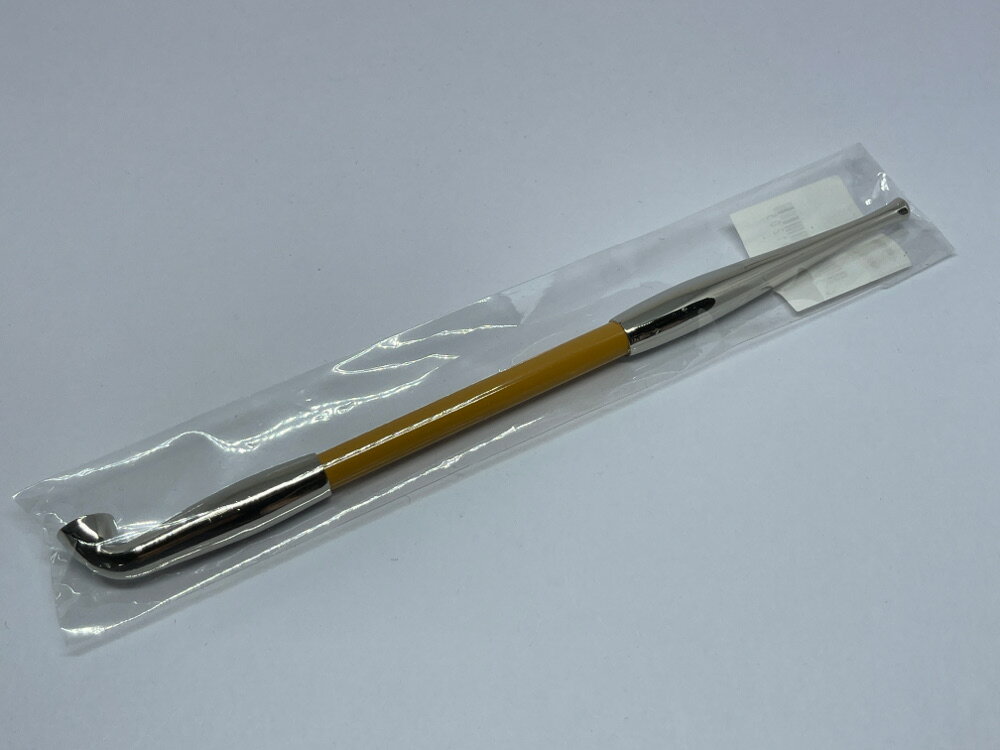 商品説明 ★洗練された細身の煙管。男持ち女持ちの区別なく使える。 　羅宇は天然木。 主な特長 ■商品仕様 ●全長（約）：195mm ●箱なし。PP袋入り。 ●注意：製造段階で起こるキズや擦れなどある場合が御座います。 備考