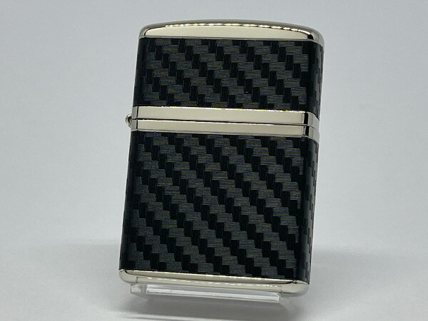 ギフト対応 商品説明 ★アーマーケースにカーボンシートを4面に貼りつけた質感溢れるZIPPOが登場。 主な特長 ●ZIPPOアーマーレギュラーサイズベース ●ニッケルメッキ、エッチング、カーボンシート、4面連続加工 ●底面の刻印は異なる場合...