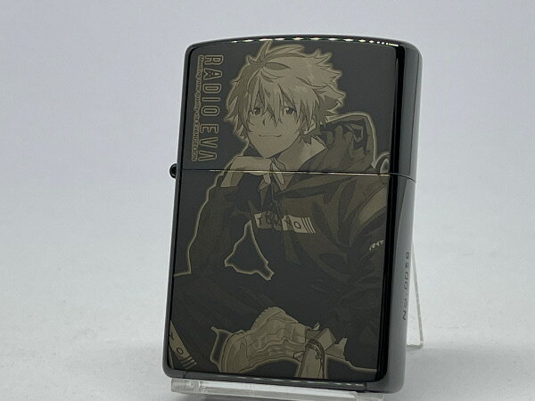 ギフト対応 商品説明 ★イラストレーターの米山舞氏による第2弾オリジナル描き下ろしイラストがRADIO EVAからZippoになって登場！ 　モノトーンの世界観に鮮やかに浮かび上がるのは、RADIO EVA 2018 A/W Collect...