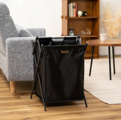 ◆仕切り付き収納バスケット　Lサイズ　ブラック◆ ●収納分けできる仕切り付きバスケット。 ●深さのある大容量タイプなので、 雑誌やリビング小物のほか、おもちゃや衣類収納にも。 ●使わないときは両端を内側に押し込むだけで折り畳めるので、 持ち...