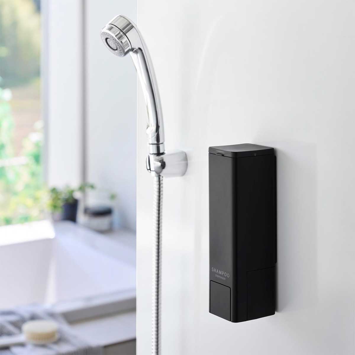 片手で使えるディスペンサー マグネットで浴室壁面に簡単に取り付けでき、片手で押すだけで、下から出せるディスペンサーです。下から出る仕様なので最後まで使い切りやすく、蓋が外れるのでお手入れが簡単で、詰め替えもスムーズに行えます。 商品の情報 ...