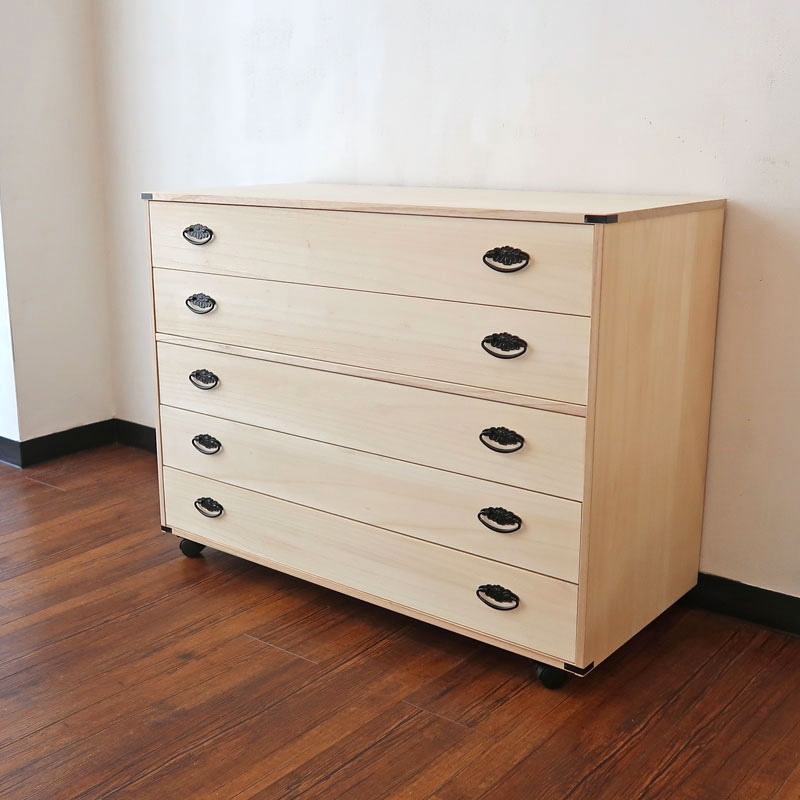 商品説明サイズ4段チェスト：幅100cm×奥行44cm×高さ61.5cm 5段チェスト：幅100cm×奥行44cm×高さ76cm 引き出し内寸：幅93cm×奥行38.9cm×高さ11.6cm 材質桐・桐芯合板備考開墾設置でのお届けです。店長...