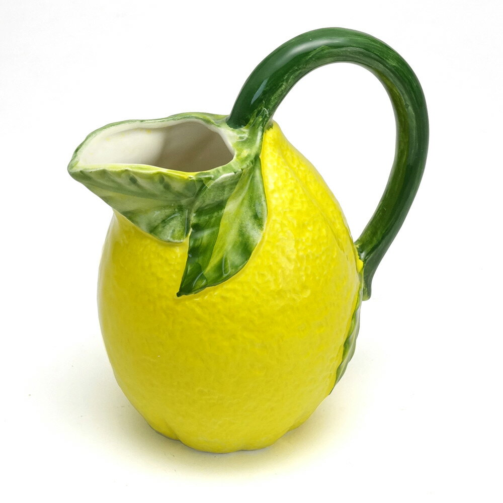 ●グラッパでも有名なイタリアバッサーノ産です ●鮮やかな色合いはイタリアならでは ●レモンの形のジャグなんて珍しい！ ●800cc程の容量なのでワイン1本がまるまる入ります ●レモンモチーフの食器はありそうで、ほとんどありません！甘酸っぱい...