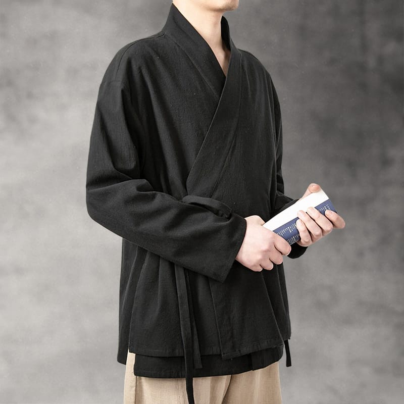 商品説明 品名 ツーピース風斜め襟ローブジャケット 説明 V首のTシャツの上にローブをまとったように見えるツーピース風のアイテム 前身頃を交差させ、それを右サイドで紐留めする仕様です。 適度な厚さのワッフル生地なので年中着ていただけます。 ...