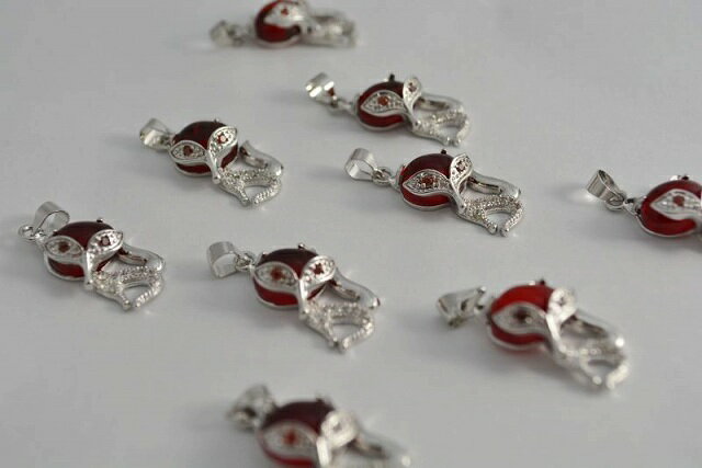 27mm×14mm 石サイズ約10mm内径約1.5mm数量：1個ご購入前に必ずご確認ください 同梱と送料について 複数商品を一緒にご購入の場合は同梱発送いたします。送料は1件分のみとなります。他の商品もぜひご検討ください。 製品の製造・品質...