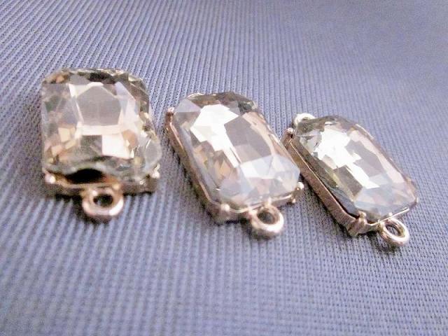 長さ約25mm×厚さ約5.5mmホールサイズ：約2.5mm裏側から接着剤が見えることがあります。ご購入前に必ずご確認ください 同梱と送料について 複数商品を一緒にご購入の場合は同梱発送いたします。送料は1件分のみとなります。他の商品もぜひご...