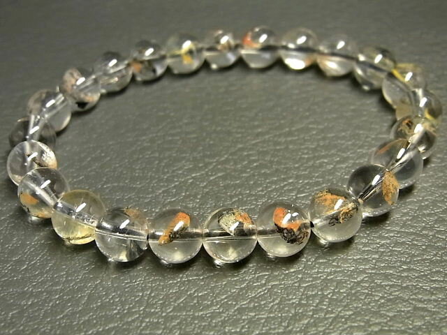 天然石名称 ヒマラヤエレスチャル水晶 意味・効果 ヒマラヤエレスチャル水晶はヒマラヤ山脈に産出され、通常の水晶よりも長い時間かけて、幾層にも結晶が重なって生成し、その間に空気、水及び様々の鉱物等を閉じ込められ、非常に強力な浄化作用と高い霊性...