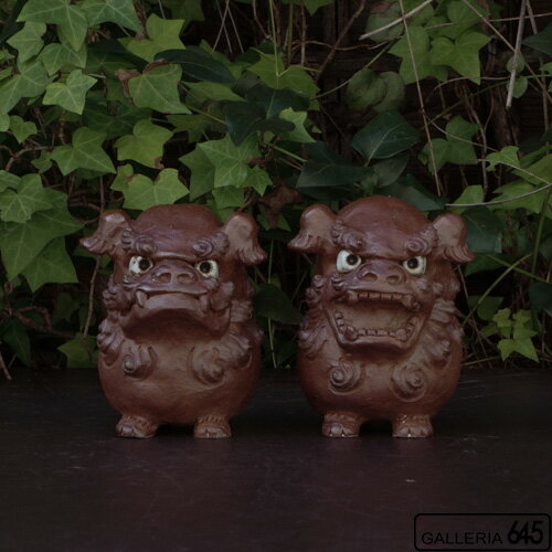 凛々しくとても可愛いシーサーです。 商品詳細 ------------------------------ 商品コード：059032 商品名：丸シーサー（茶ボタン） 作者：大海陽一 サイズ：横幅：約12.8cm・高さ：約12cm・奥行き：約...