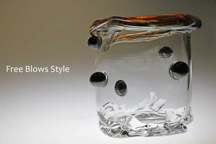 商品説明商品説明 千葉県芝山町で制作しているガラス作家　大村俊二 さん。 熱いガラスを自由自在に操り形にしていく優れた技術 力を持たれている大村さん。 光に当たるときれいに輝くガラスをオリジナルで調合も されています。 流れるような形をした...