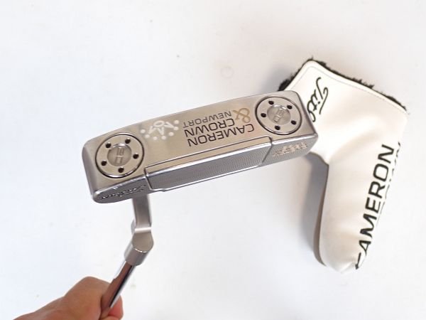 商品説明 ◎メーカー ：スコッティ・キャメロン◎商品名 ：2017 CAMERON ＆ CROWN NEWPORT 33インチ◎総重量：544g◎ヘッドカバー：画像のものになります。(写っていない場合付属しておりません)◎ランク：ソール　B...