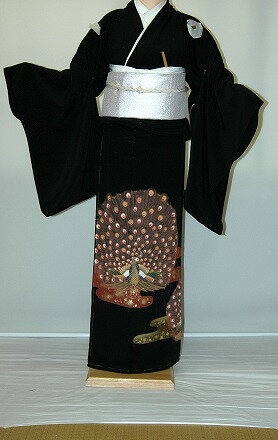 草履バックアップグレード+2,000円ローブデコルテ調の草履バッグセットアップグレード+4,800円※価格はご注文後に訂正させて頂きます。&nbsp;新品のオーダーレンタル商品です。ご注文を受けてから、3週間ほどお仕立てに時間がかかります。...