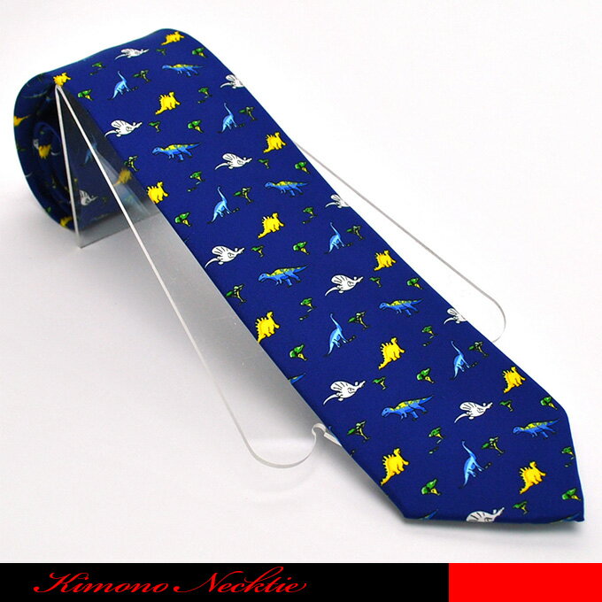 商品説明恐竜たちが飛び交う勇壮でコミカルなデザインです。ベース地はブルーのポリエステルです。サイズ・素材【素材】ポリエステル【サイズ】大剣幅：8．5cm　【全長】約148cmark necktie 恐竜たちが飛び交う勇壮でコミカルなデザイン...