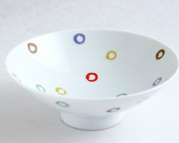 普通のお茶わんが大体12センチなのに対して、このお茶わんは15センチあります。 ところが使ってみると驚くほど使いやすい。 お茶わん自体が軽くて持ちやすく、ご飯の量が多くても少なくてもおいしそうに盛ることが出来ます。 御家族それぞれがお好きな...