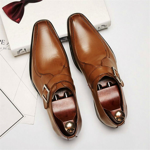 商品 高級感ある天然皮革、待望のビジネスシューズ登場。 出来る男は履いている、贅沢な質感があなたを虜にさせる。 つま先が程よく長いロングノーズ設計でスッキリとしたシルエットを保てます。 スーツとの相性もよくビジネス、フォーマルなシーンにピッ...