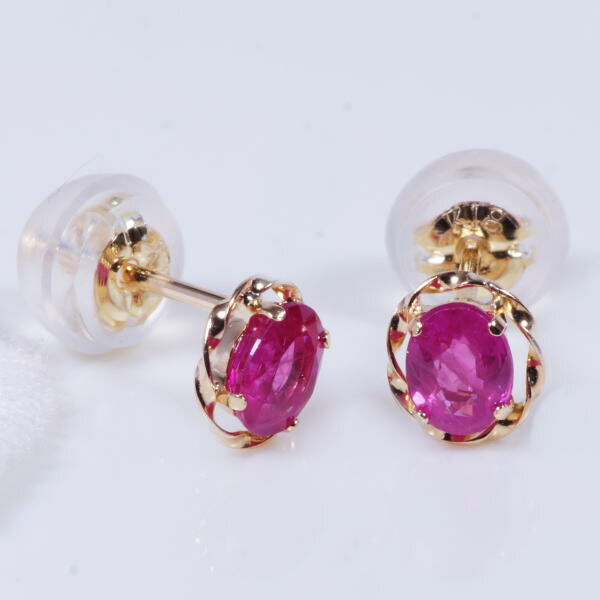 ●ルビー：2石計約0.4カラット（オーバルミックスカット） ●枠：18金 ●最大幅：約5.1×4.7mm ●重さ：約0.5g ●人気のバースデイストーンシリーズ！ルビージュエリー ●個性豊かなジュエリーが耳元を飾ってくれます！ ●7月の誕生...