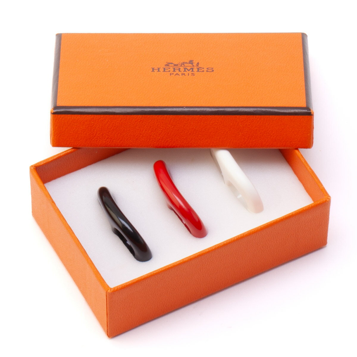 ランク ブランド HERMES エルメス 商品名 エルメス シェーヌダンクル トリボースカーフリング 3点セット サイズ(約) H2.2cm×W3.1cm 付属品 箱 備考 USEDのため、僅かに小傷などがある場合がございますが、使用感のほ...