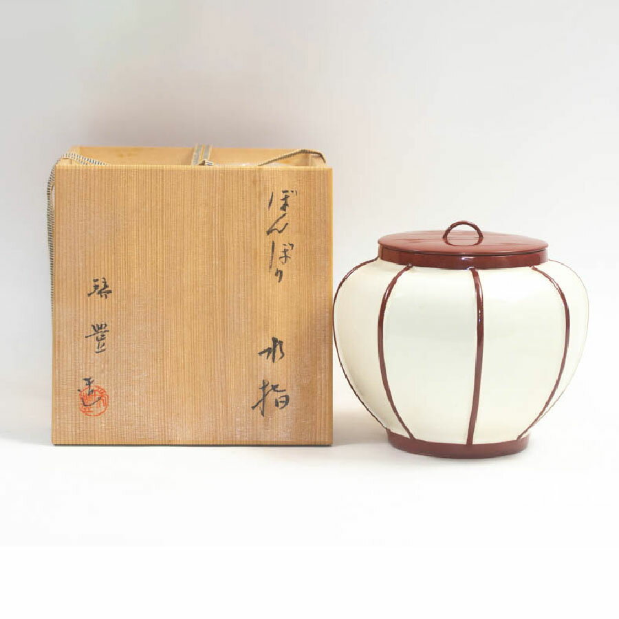 商品名 萬古焼 西尾瑞豊造 雪洞(ぼんぼり) 水指 共箱 サイズ 約W12.5×H15cm 状態 良好 付属品 共箱 備考 中古品の為、傷、汚れ等、使用感がある場合がございます。 詳しい事は写真にてご判断下さい。 気になる点がございましたら...