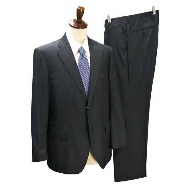 【商品説明】 ・春秋対応。r.a.s.o.使用。2つボタンシングル。背抜き。サイドベンツ。フラップポケット。ネーム刺繍あり。開き見せ。 ワンタック。裾シングル。 ・カラー：ダークグレー ・素材：画像参照 ・製造会社：(株)レナウン ・型番：...