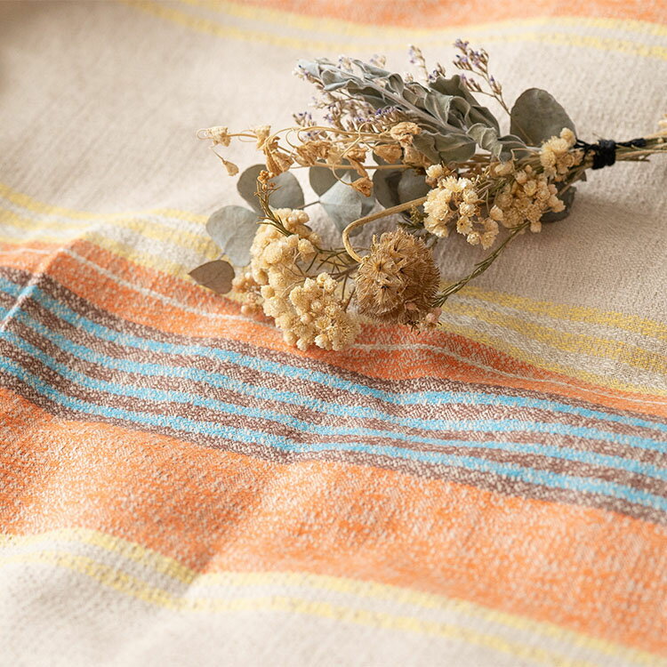 ミシン糸番号はこちら色違いの布地はこちらからどうぞ！ ■生地について 普通地よりやや厚手で透け感はありません。肉厚感のあるしっとりとした手触りの秋冬の布地で、アムンゼン（梨地）のムラ感のあるボーダー柄です。雑貨やエプロン、パンツ、スカート、...