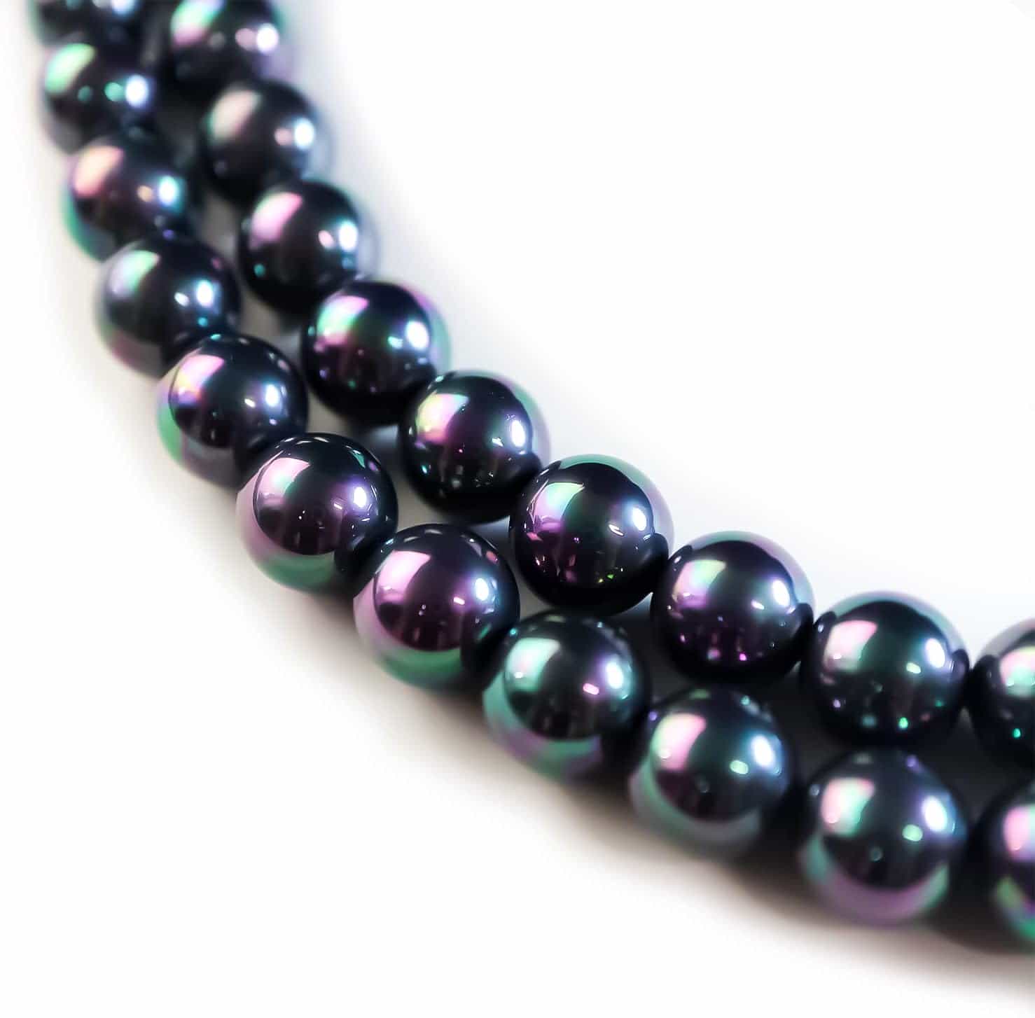 ●【一粒の直径】約8mm　【数 量】約46粒●【材 質】貝パール　【カラー】オーロラブラック●【特 徴】糸通し用の約1mmの穴が空いているので、ネックレスやピアス用のテグス・Tピンが通せます。本物の貝殻粉を使用した、高級感のあるパールです。...