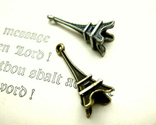 【サイズ】2.0x0.8cm( 丸カンの大きさは含みません ) 【色】 金古美・銀古美 【素材】 ピューター 【入数】 10個 両面同じデザインです。【サイズ】2.0x0.8cm( 丸カンの大きさは含みません ) 【色】 金古美・銀古美 【...