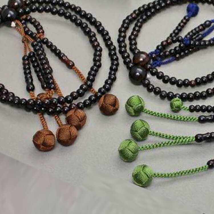 ▼サイズ違いもございます♪ 【送料無料♪】　日蓮宗 本式数珠 縞黒檀 尺(丸玉)　利久梵天房　紙箱入　京念珠 念誦 法華用 男性用 女性用 お勤め 法事 葬儀 お葬式 お通夜 墓参り 木 天然木 木製 エボニー商品説明 日蓮宗用の本式数珠で...