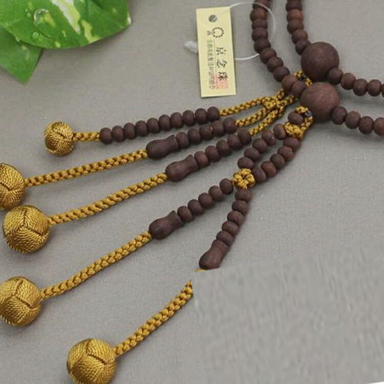 【送料無料♪】　日蓮宗 本式数珠　縞黒檀 本素挽 8寸(丸玉)　利久梵天房(房色：利久)　紙箱入　京念珠 法華用 念誦 女性用 男性用 お勤め 法事 葬儀 お葬式 お通夜 墓参り 木製 天然木 本素挽縞黒檀商品説明 ☆日蓮宗用の念珠です。 ...
