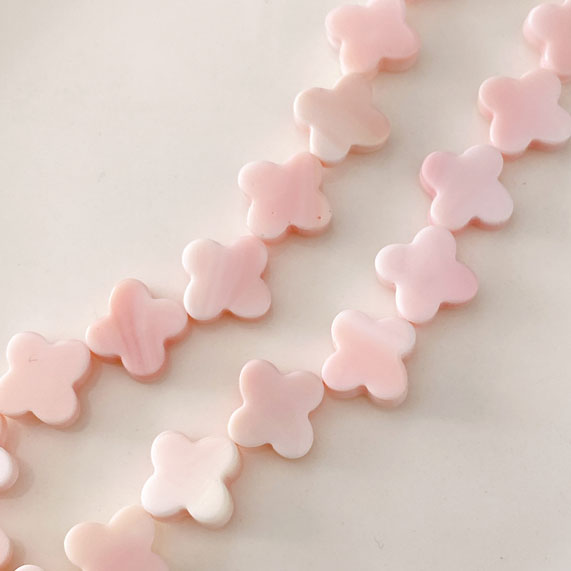 [ 2pcs ] クイーンコンクシェル 13mm ピンク クローバー フラワー ハンドメイド パーツ 貝 四つ葉 品番 1229304 カラー ピンク ～ 乳白色 グラデーション サイズ 約13cm × 約13mm(±0.2) , φ約1m...