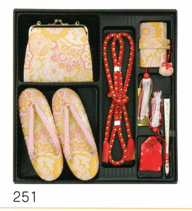 新作・便利な はこせこセット 七五三からお正月まで、さまざまな晴れの日に大活躍します。 【　753の良き日に 祝はこせこセット　】 七五三のお祝いに豪華なセットはいかがですか？ 祝着を彩るのにかかせない小物類です。 草履やバッグなどがセット...