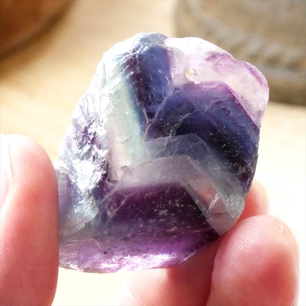 　★　Item Info 【石の名前】 フローライト 【金属部分】 マダガスカル 【石の大きさ】 画像をご確認ください。 【重さ】 45g 【カラット】 -ct 【備考】 穴：1.5mmFluorite フローライト 和名は「蛍石」。 フロ...