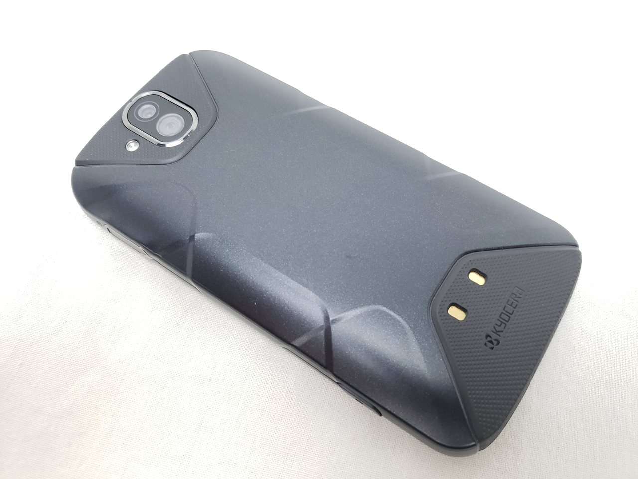 LTE：B1/2/3/4/5/7/8/12/19/20/29、W-CDMA：B1/2/4/5/6/8/19、約5.0インチFHD（1080×1920）、CPU：MSM8952 1.5GHz+1.2GHzオクタコア、RAM 2GB/ROM 3...