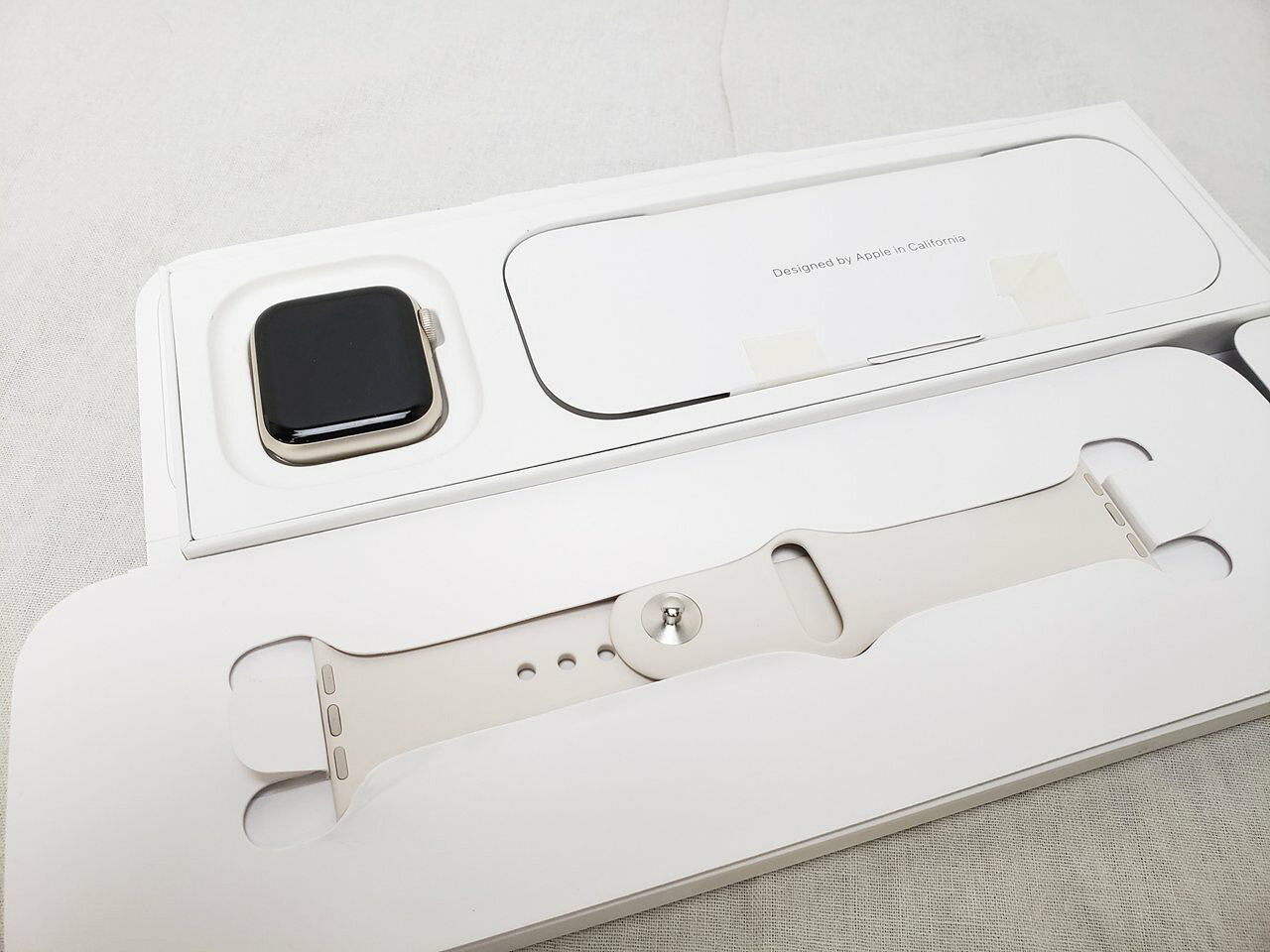 常時表示Retinaディスプレイ、内蔵コンパス搭載、394x324 ピクセル感圧タッチ対応LTPO OLED Retinaディスプレイ、デュアルコアCPU、容量 32GB、W3 ワイヤレスチップ、IEEE802.11b/g/n 2.4GHz...