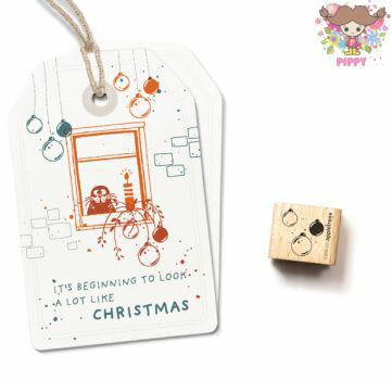 商品詳細 商品名 四角形スタンプ 柄名 Weihnachtskugeln 商品説明 木製　四角形スタンプ。 押しやすいシャープとどことなく愛らしいアンティーク調のデザイン。手帳やカードメイキング、プレゼント包装など用途は色々！そこに置くだけ...