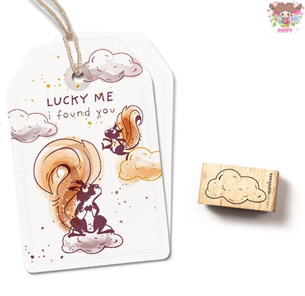 商品詳細 商品名 四角形スタンプ 柄名 Cloud 3 Small 商品説明 木製　四角形スタンプ。 押しやすいシャープとどことなく愛らしいアンティーク調のデザイン。手帳やカードメイキング、プレゼント包装など用途は色々！そこに置くだけで雰囲...