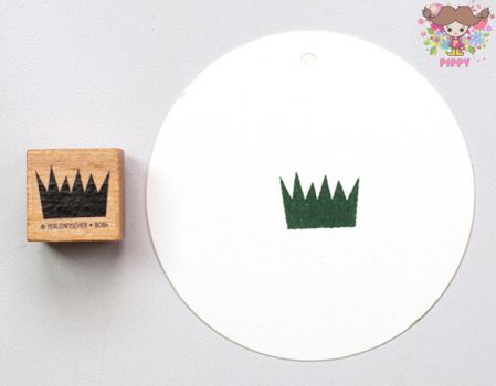 商品詳細 商品名 四角形スタンプ 柄名 WIESE 2 商品説明 木製　四角形スタンプ。 押しやすいシャープとどことなく愛らしいアンティーク調のデザイン。手帳やカードメイキング、プレゼント包装など用途は色々！そこに置くだけで雰囲気たっぷりで...