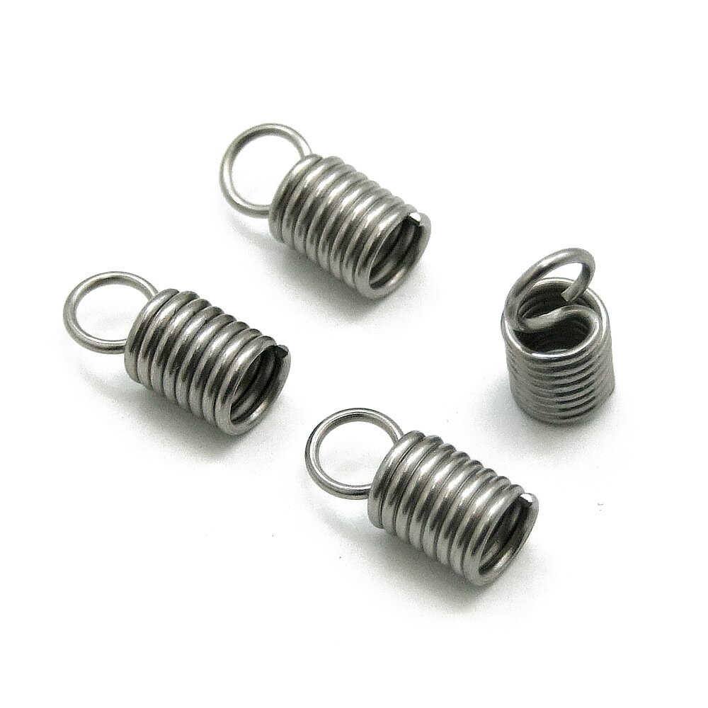 商品説明素材SUS316L：サージカルステンレススチールサイズ 4mm紐用 穴径約：4mm　全長約：13mm使用方法・注意 ・サージカルステンレスは空気と反応して酸化皮膜を形成しアレルギーの元となる物質が汗に溶け出すのを抑えます。 ・金属ア...