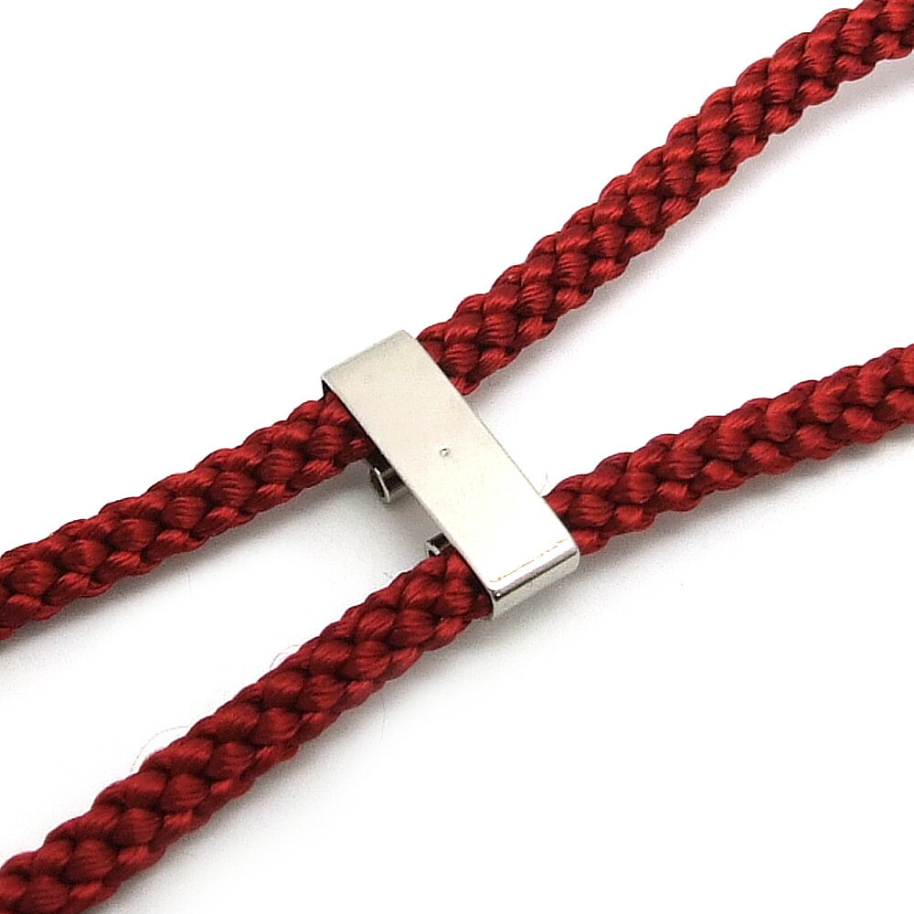 商品説明素材真鍮サイズ 正面サイズ約6mm×19mm使用方法・注意ループタイ用のラリエート金具です。 ループタイの長さ調節に（4mm～5mm紐用）。 ※キャッチ部分のみのシンプルなラリエート金具、小さなモチーフの取り付けにも便利です 関連商...