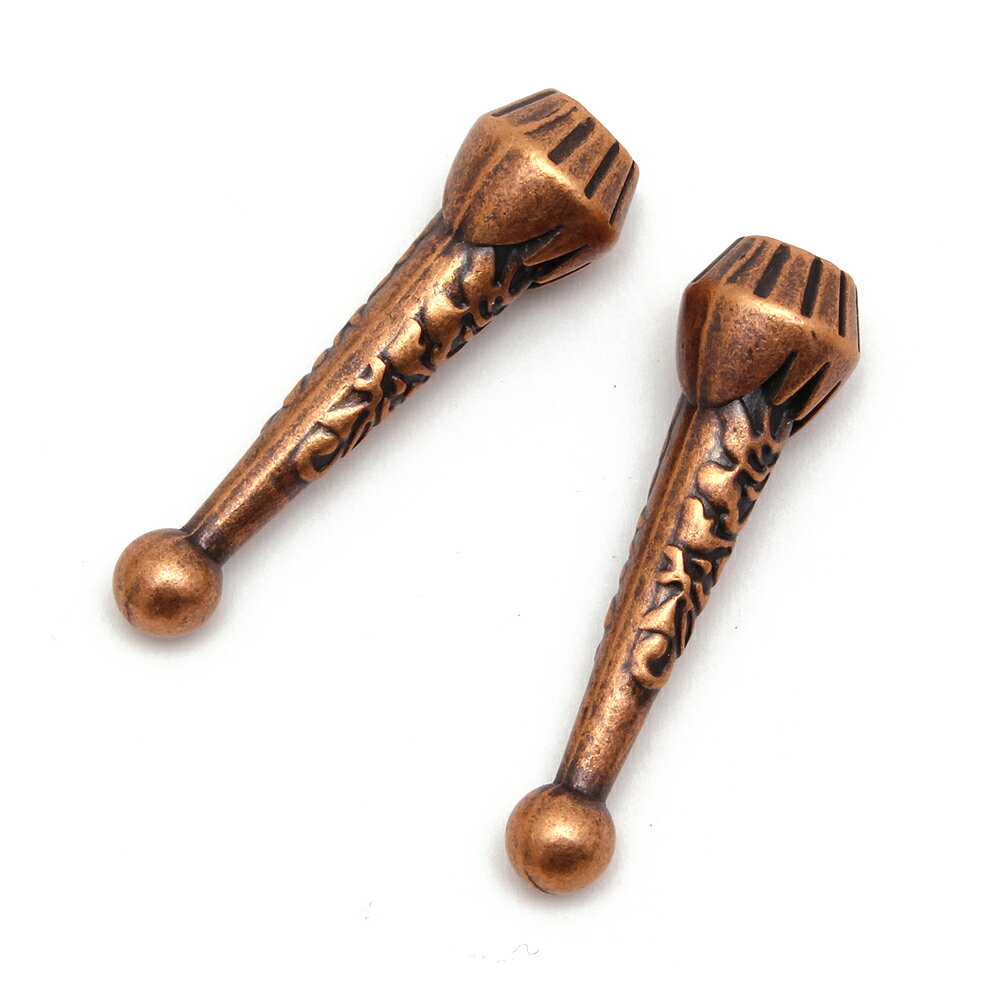 商品説明素材ダイキャストサイズ 全長約32.5mm、太さ約9mm、穴径約4.2mm使用方法・注意ループタイ用のテールキャップです。 ・ループタイの紐等に接着してお使いください。 ・接着の際は金属の接着に対応している接着剤をご使用ください。 ...