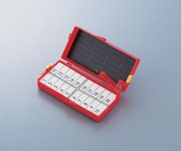 ●ガンマー滅菌済み●固定テープ付（31142196はテープなし）型番：31142378サイズ（mm）：55×115×32カウント/最大収容：50/50●番号付きまたは番号なしの表面が選択でき、カウンティングが早く簡単にできます。●フォーム・...