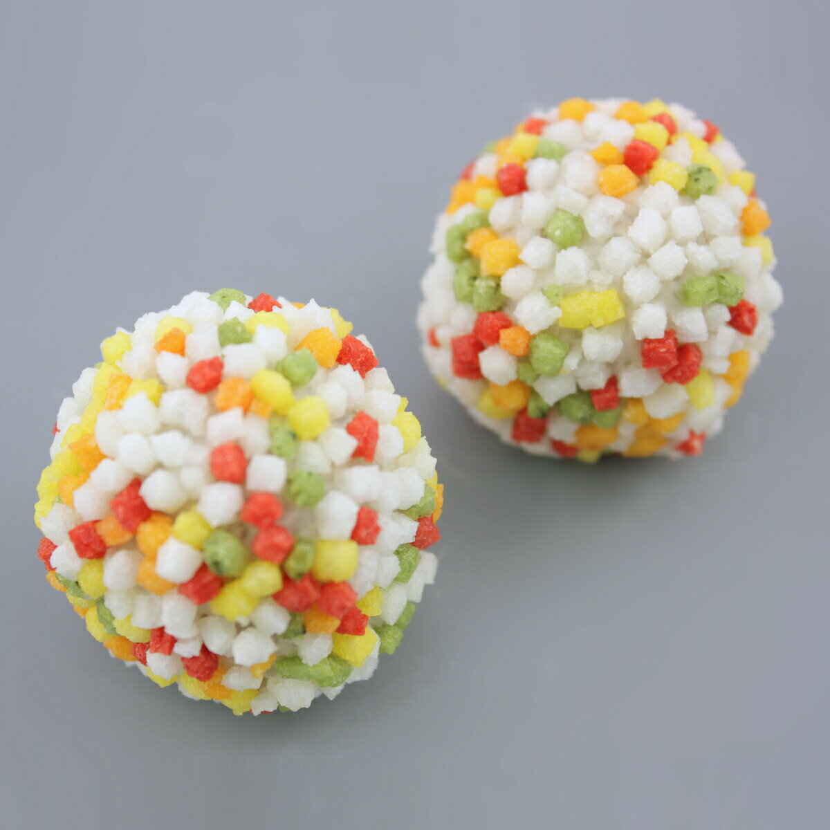 商品説明 項目 内容 蓮根揚げ（五色あられ） 名称 惣菜 原材料名 蓮根（中国）、五色あられ、鶏ミンチ、ポテトフレー クス、玉ねぎ、みりん、白だし、醤油、砂糖 、馬鈴薯澱粉、酒精、植物油脂、塩／調味 料（アミノ酸等）、着色料（紅麹、クチナシ...