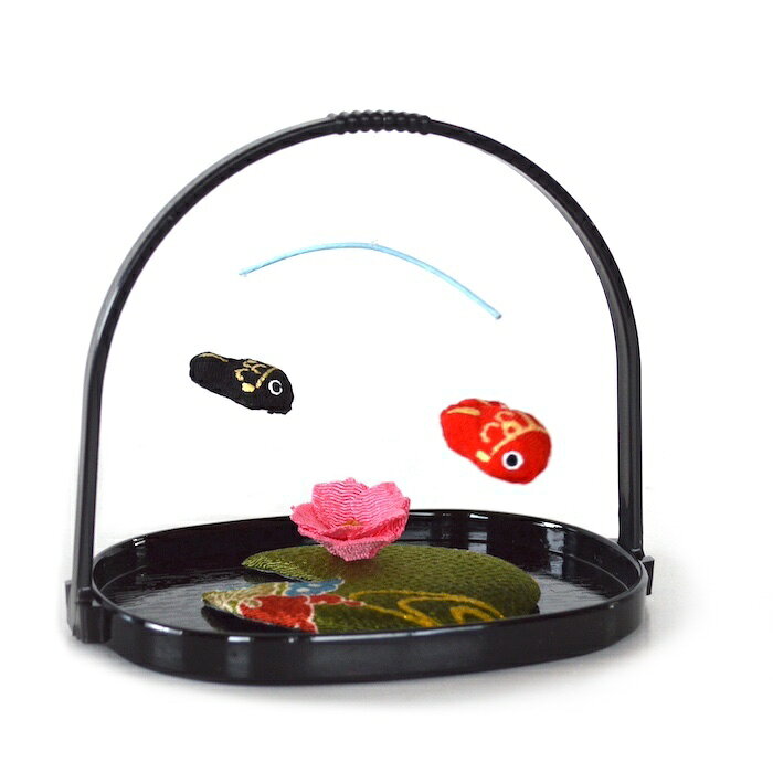 商品説明 夏の風を感じて、まるで金魚さんが泳いでいるようです。 和風な雰囲気が心地よく、夏の玄関先やお部屋のインテリアにも最適です。 手作りで一つ一つ丁寧に作られたこの金魚モビールは、和雑貨好きの方やインテリアにこだわる方に喜ばれるプレゼン...