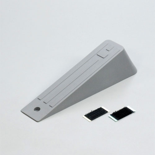 ● おすすめポイント ドアを開けて風を通そう！！ ドアと床の隙間に差し込むだけで簡単固定♪ ドアを少し開けておきたいときにも便利です。 ● 製品仕様 25(40)mm×130mm×30mm ● 素材 エラストマー樹脂 ● ご注意ください ド...