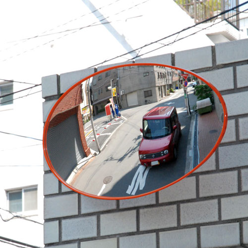 ● おすすめポイント 遠くから来る車がよく見える！！ 死角が多くて見えにくい場所や道路に面した車庫に！ ガレージの出入り口の安全確認に！ 見通しの悪い曲がり角に！ 店内の商品管理・防犯対策に！ ● 製品仕様 ミラー：330×550ミリ 曲面...